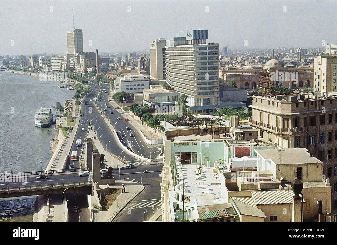View of downtown area of Cairo at the time of arrival of U Thant and ...