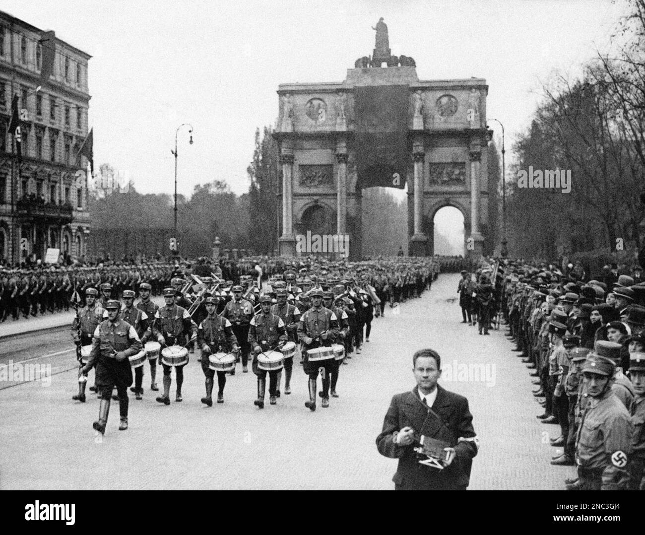 Munich celebrates the 10th anniversary of the National Socialist ...