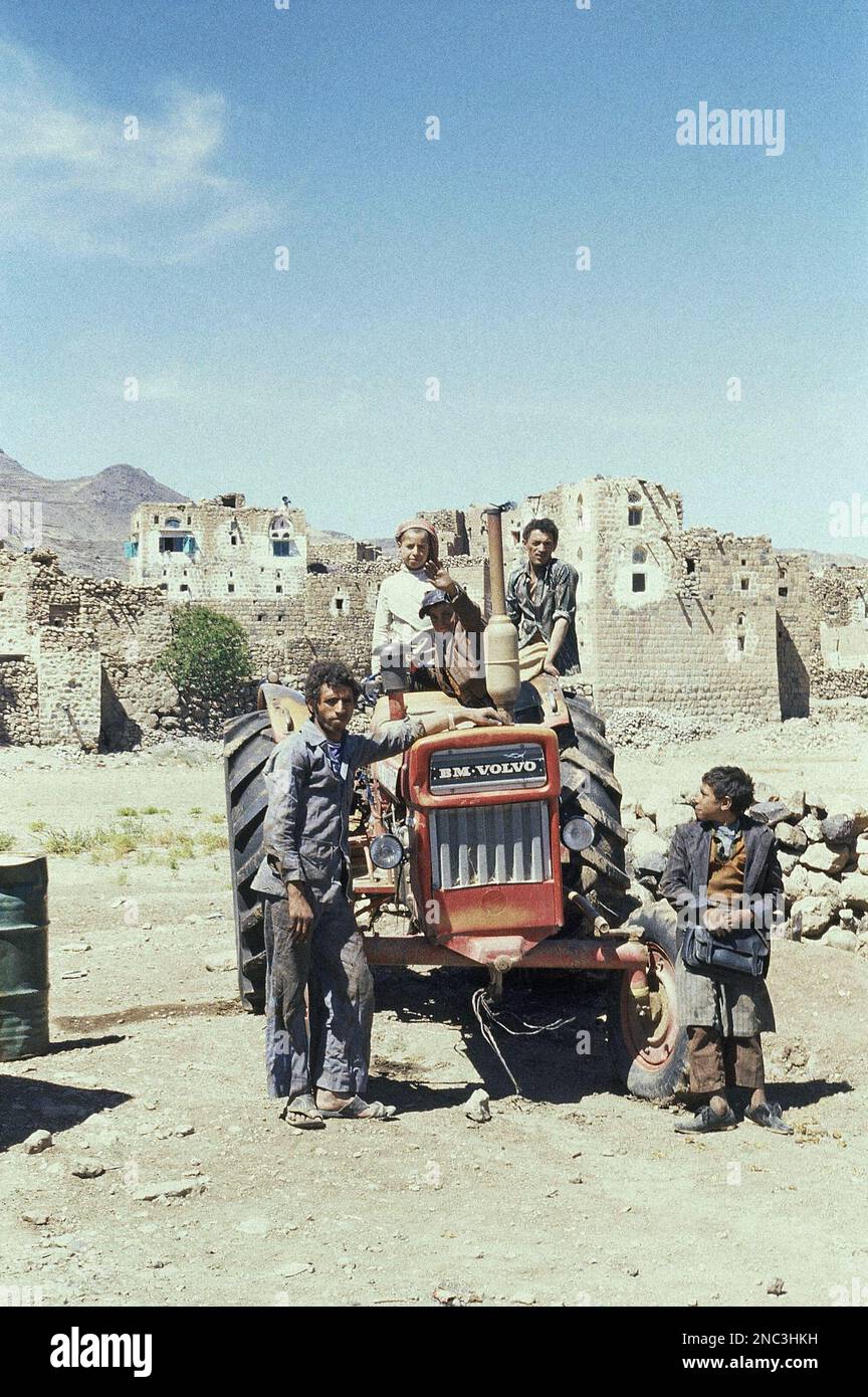 People in traditional Yemeni dress in Yemen on Oct. 31, 1979. (AP Photo ...