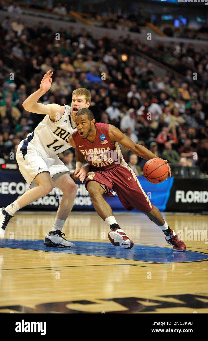 Florida State guard Michael Snaer (21) drives against Notre Dame guard ...