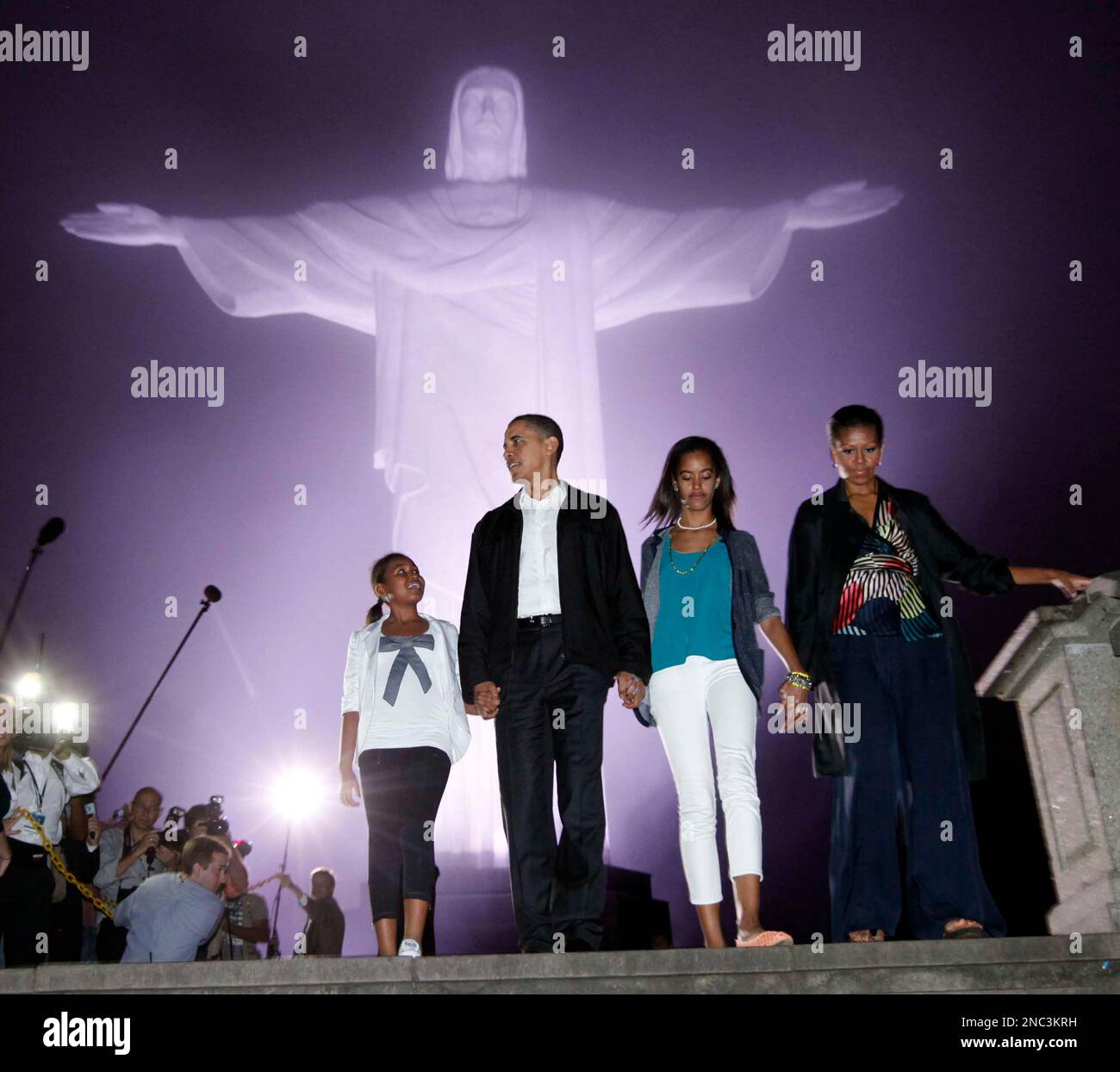 US President Barack Obama with first lady Michelle Obama and daughters ...
