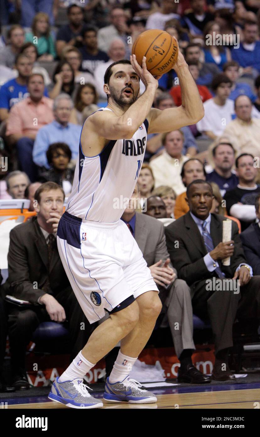 Dallas Mavericks small forward Peja Stojakovic (16) shoots during the ...