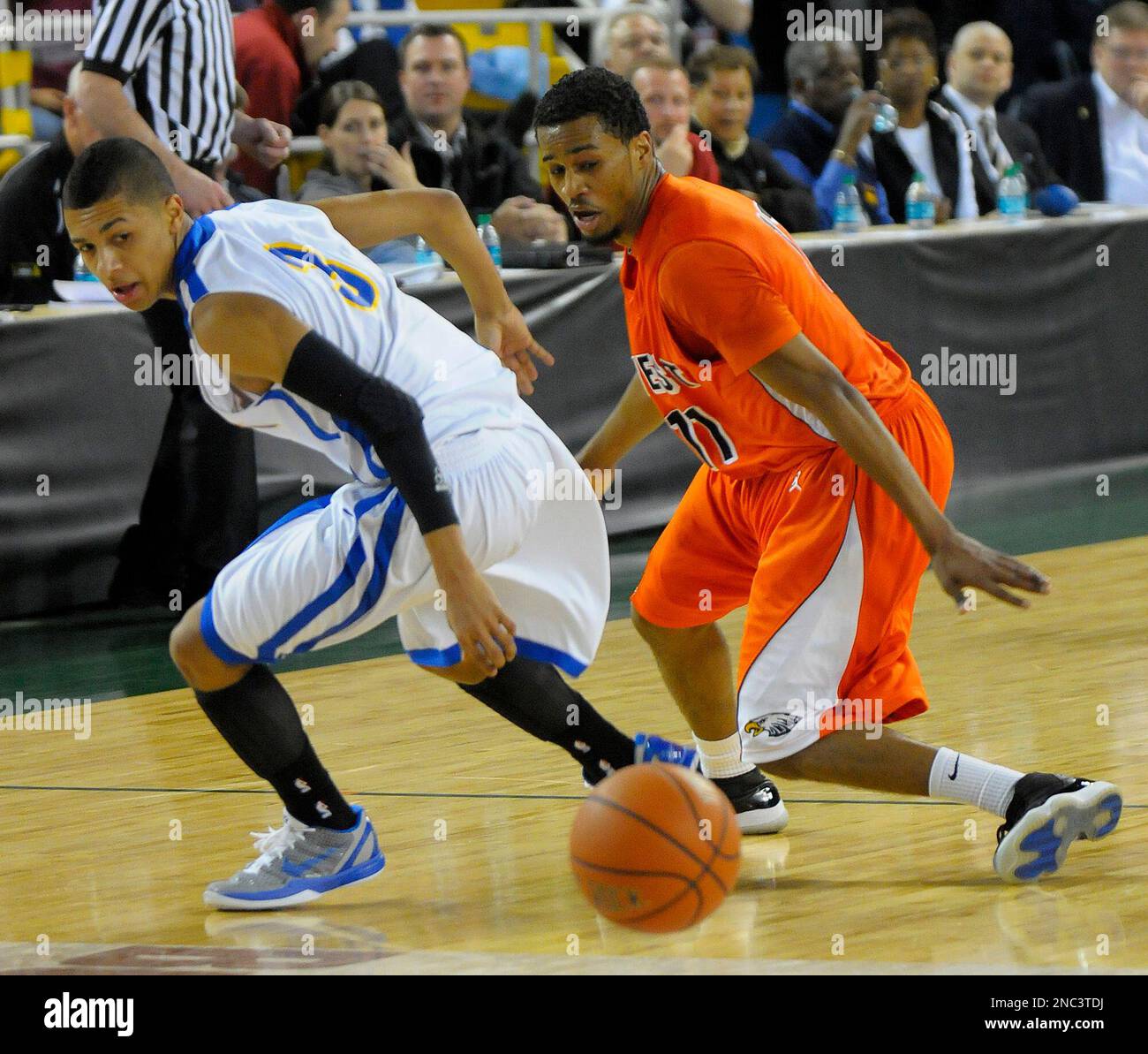 Bartlett Golden Bears' guard Treshawn King-Dunbar and West Eagles ...