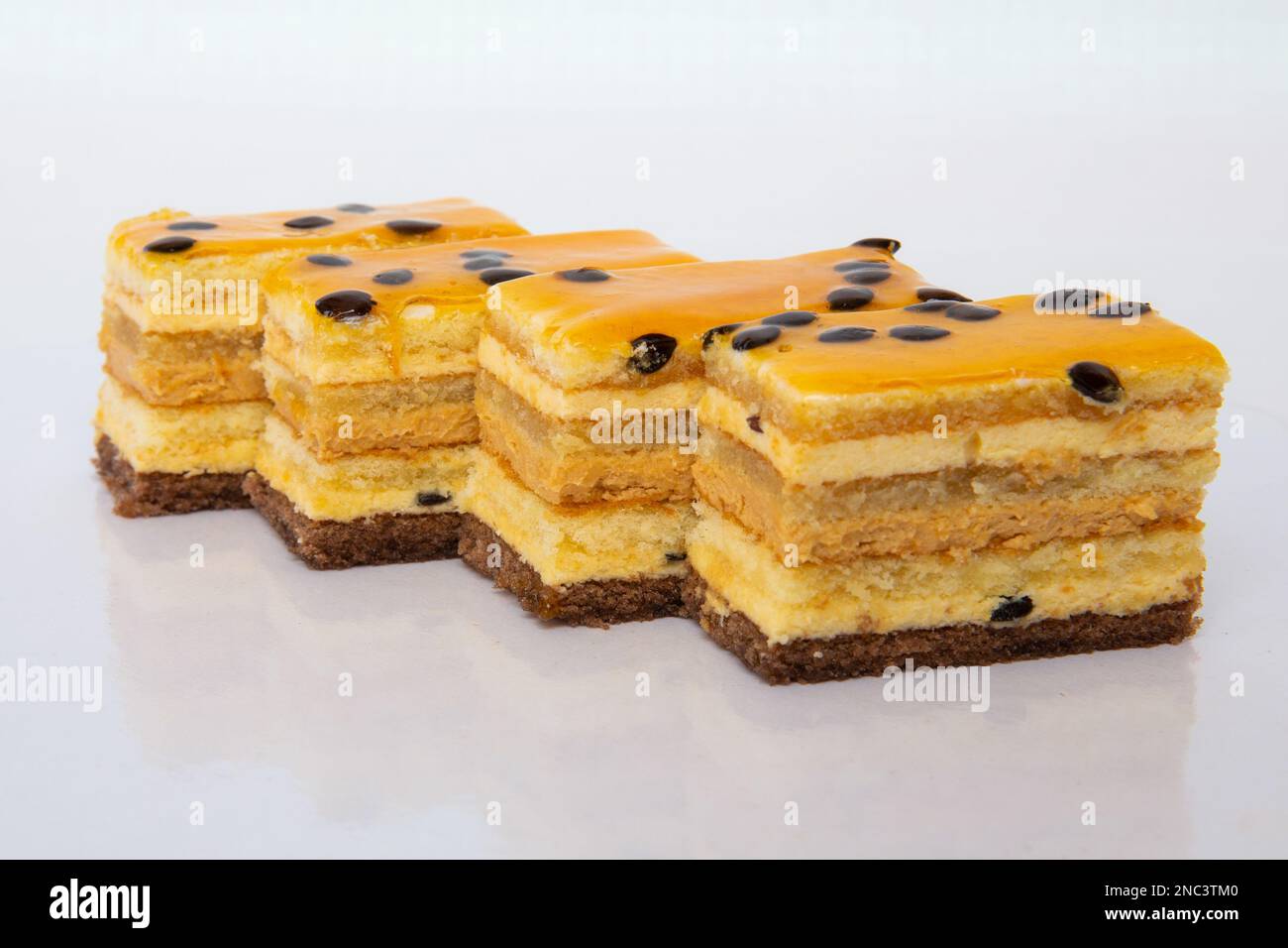 Four slices cake hi-res stock photography and images - Alamy