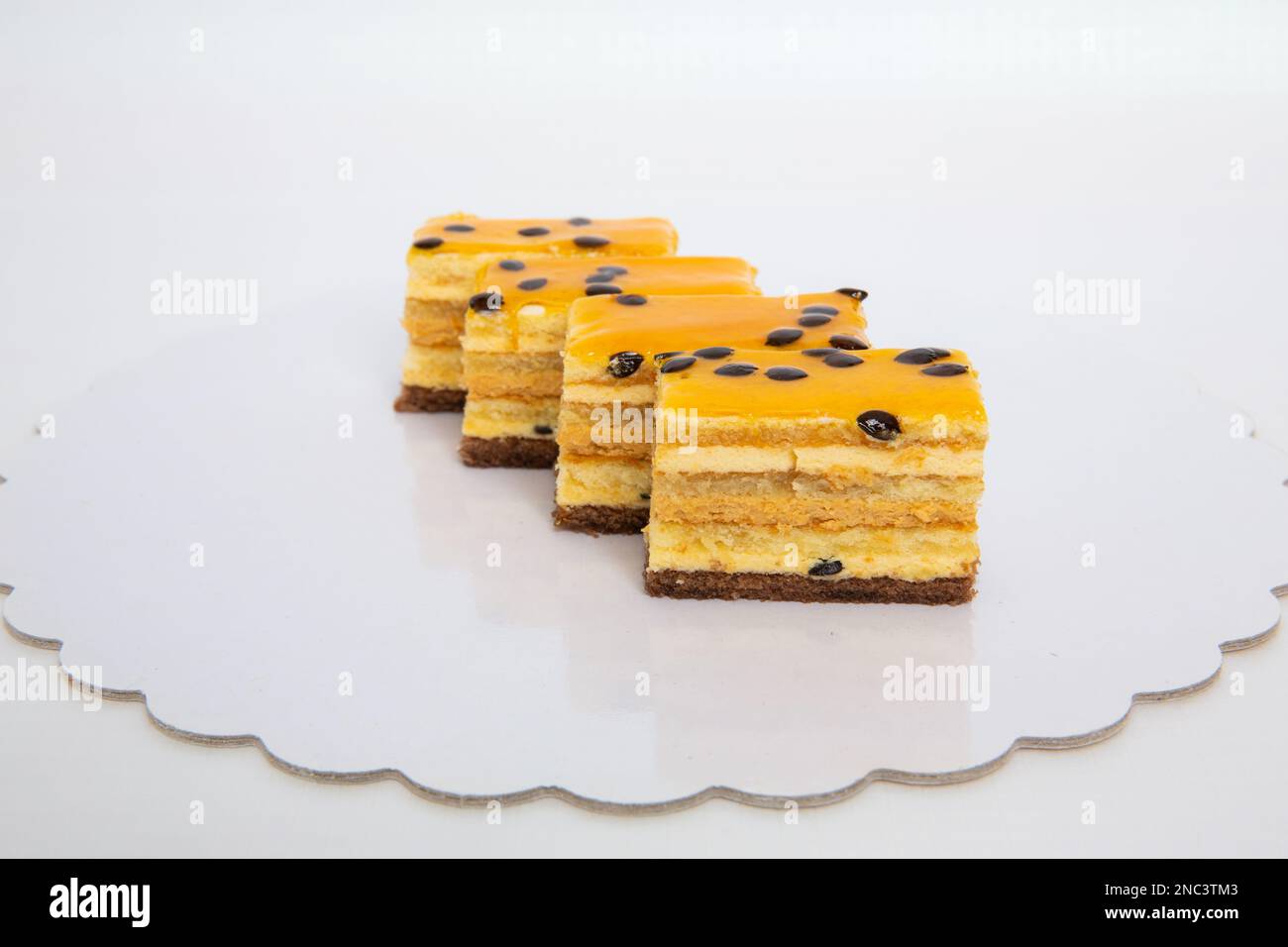 Four slices cake hi-res stock photography and images - Alamy