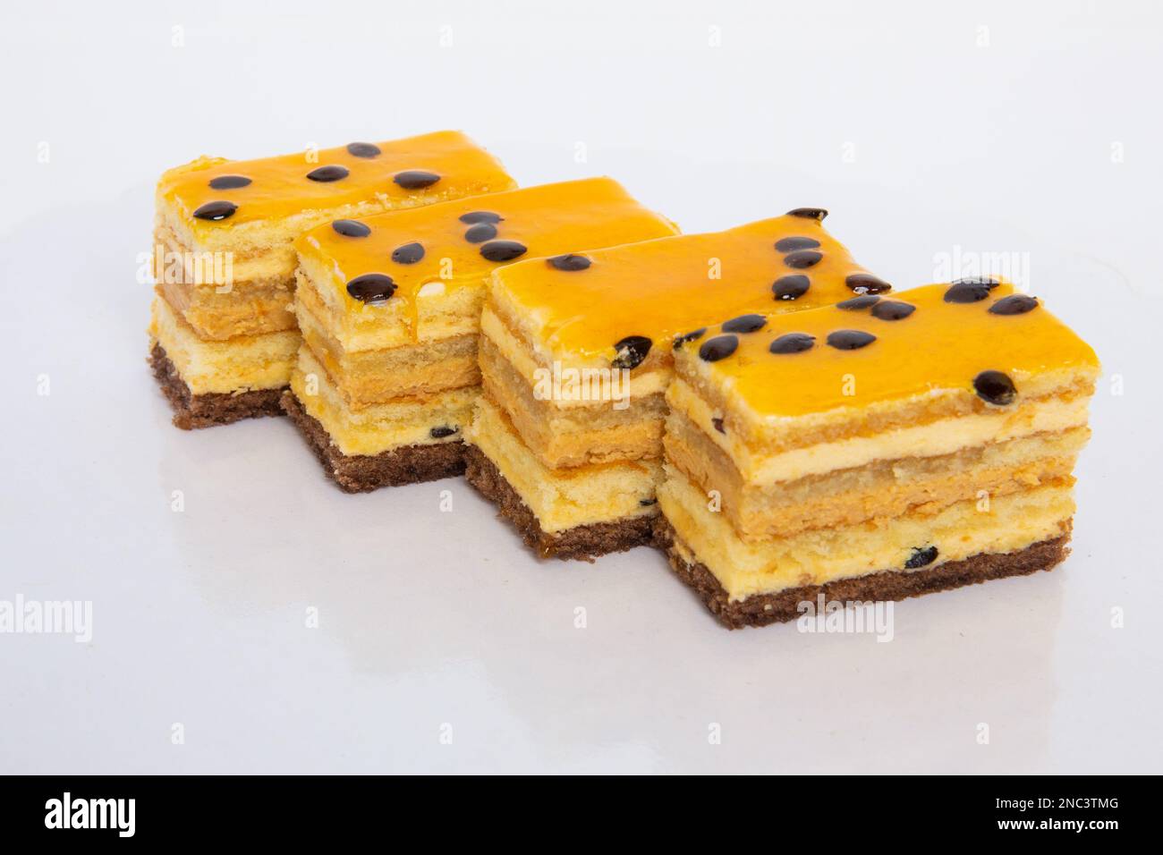 Four slices cake hi-res stock photography and images - Alamy