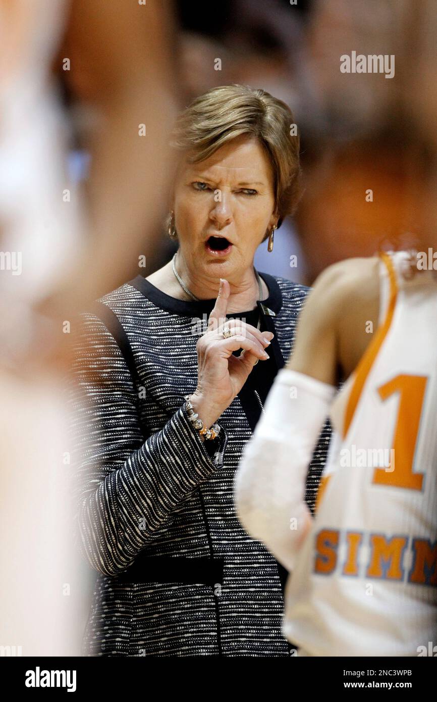 Tennessee head coach Pat Summitt talks to her players in the first half ...