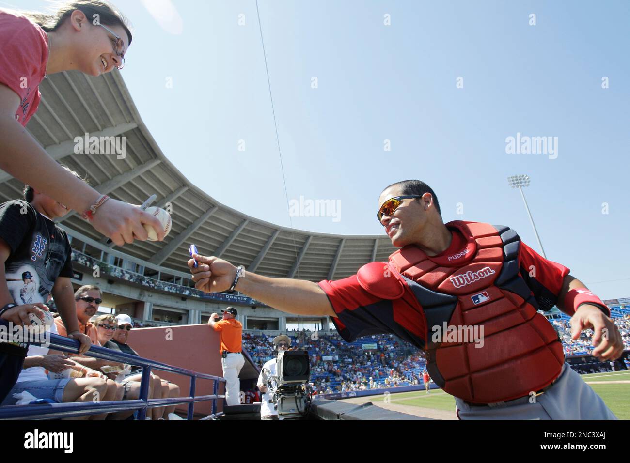 Washington Nationals catcher Ivan Rodriguez (7) signs autographs before ...