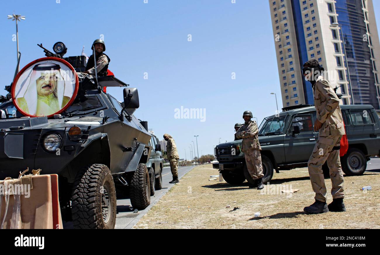 Bahraini soldiers with the portrait of Bahrain's King Hamad bin Isa Al ...