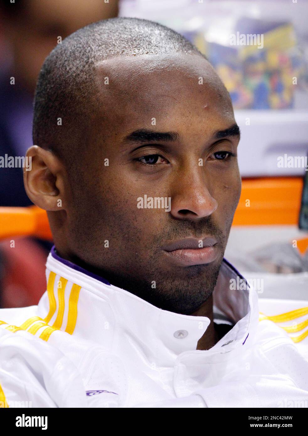 Los Angeles Lakers' Kobe Bryant (24) sits on the bench before an NBA ...