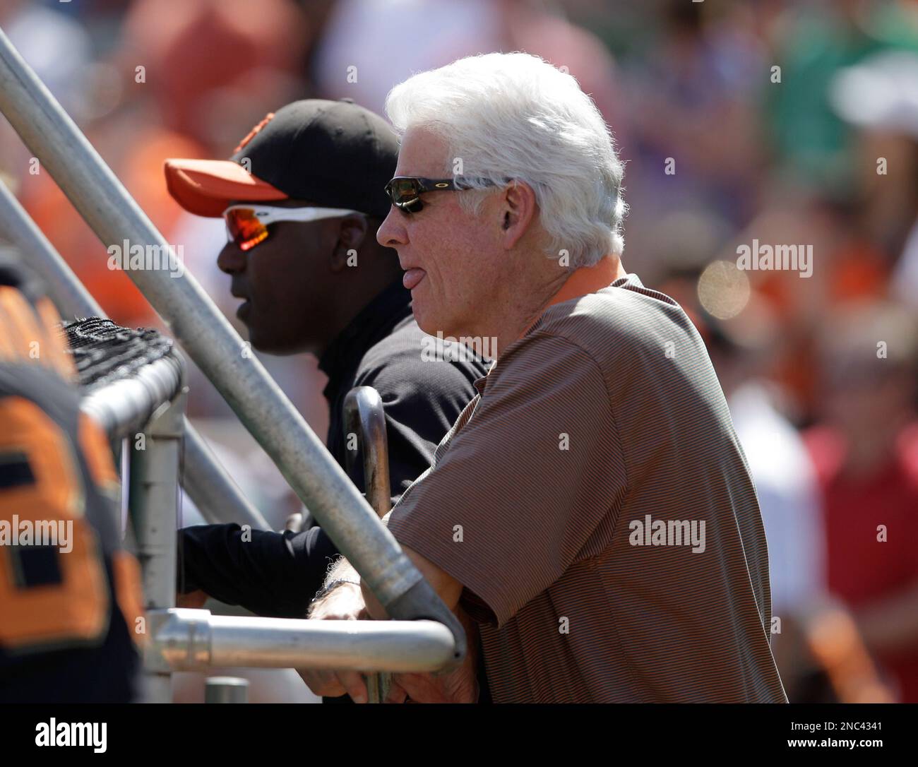 San Francisco Giants owner Bill Neukom, right, and batting coach ...