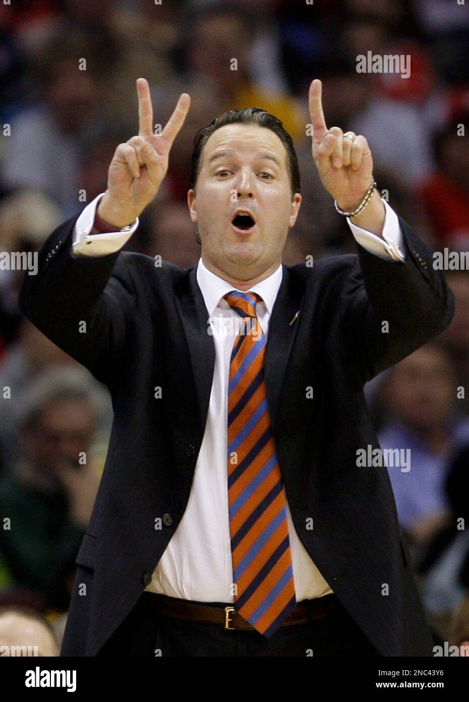Texas-San Antonio coach Brooks Thompson signals a play in the first ...