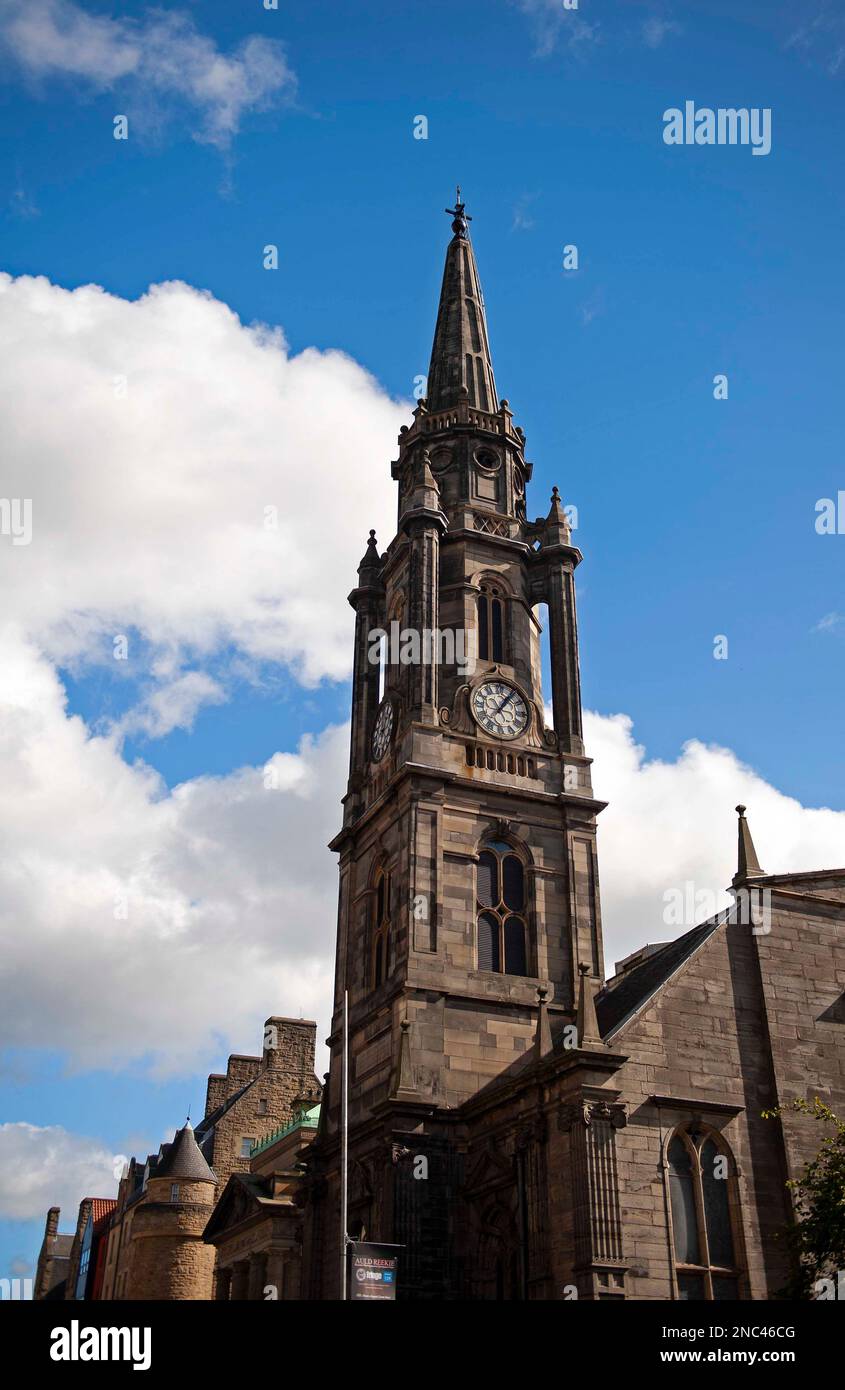 Old college university edinburgh buildings hi-res stock photography and ...