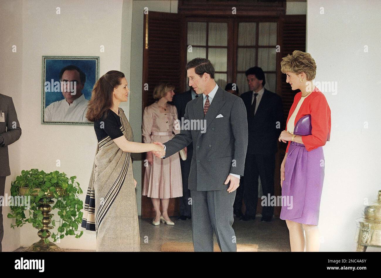 Prince Charles shakes hands with Sonia Gandhi, widow of former Prime ...