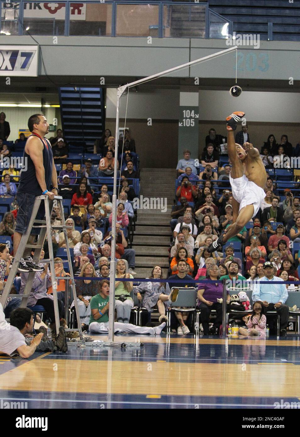 World eskimo indian olympics kick hi-res stock photography and images ...