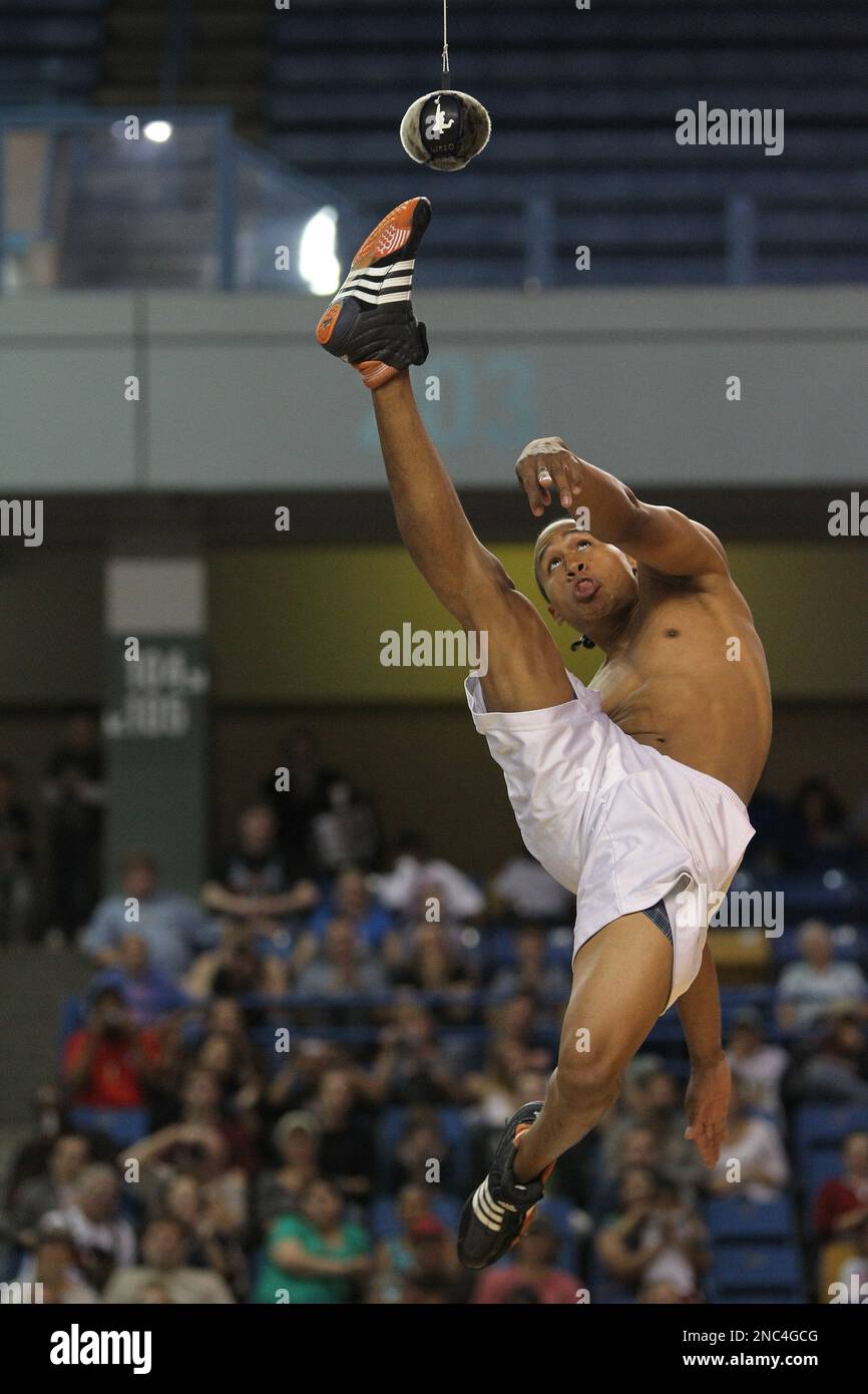 World eskimo indian olympics kick hi-res stock photography and images ...