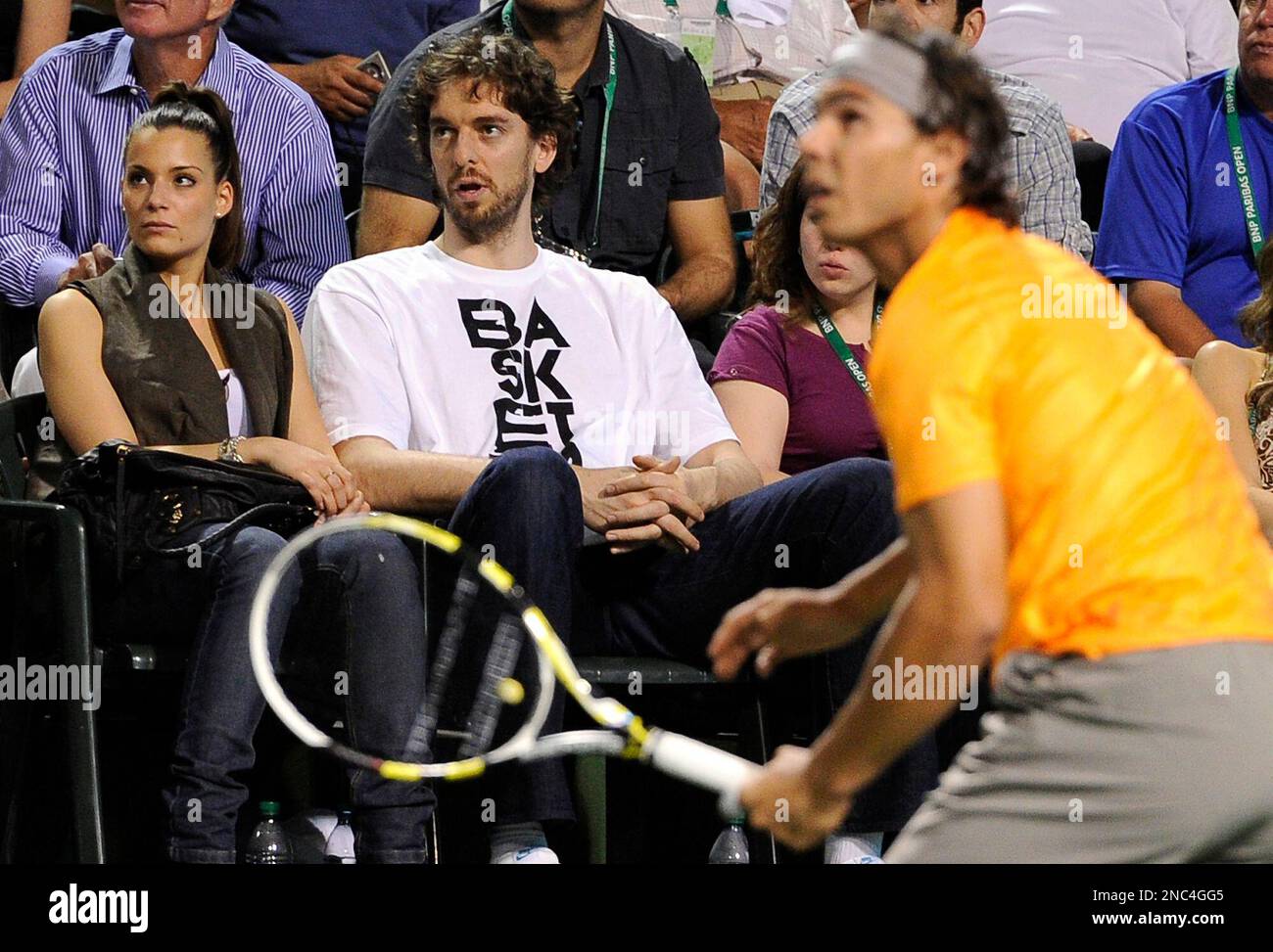 Los Angeles Lakers center Pau Gasol, center, of Spain, and Silvia Lopez ...