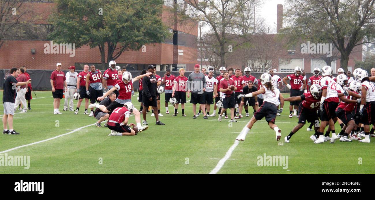 South Carolina cornerback Stephon Gilmore (5) tries to block a field ...