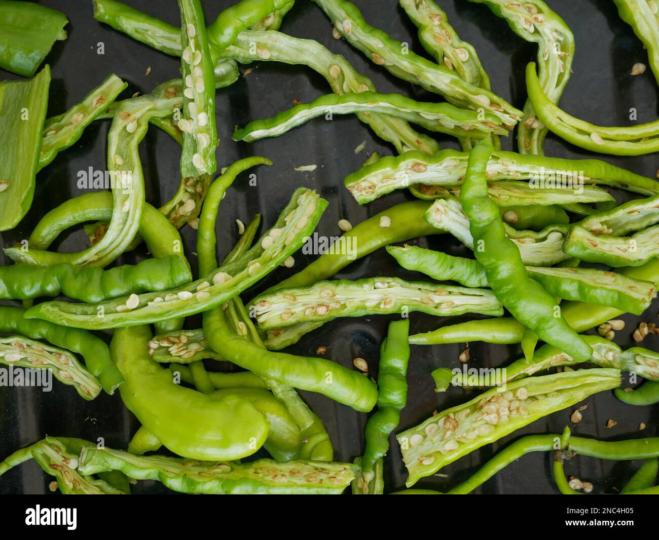 drying green peppers at home, drying sliced peppers in the sun, making ...