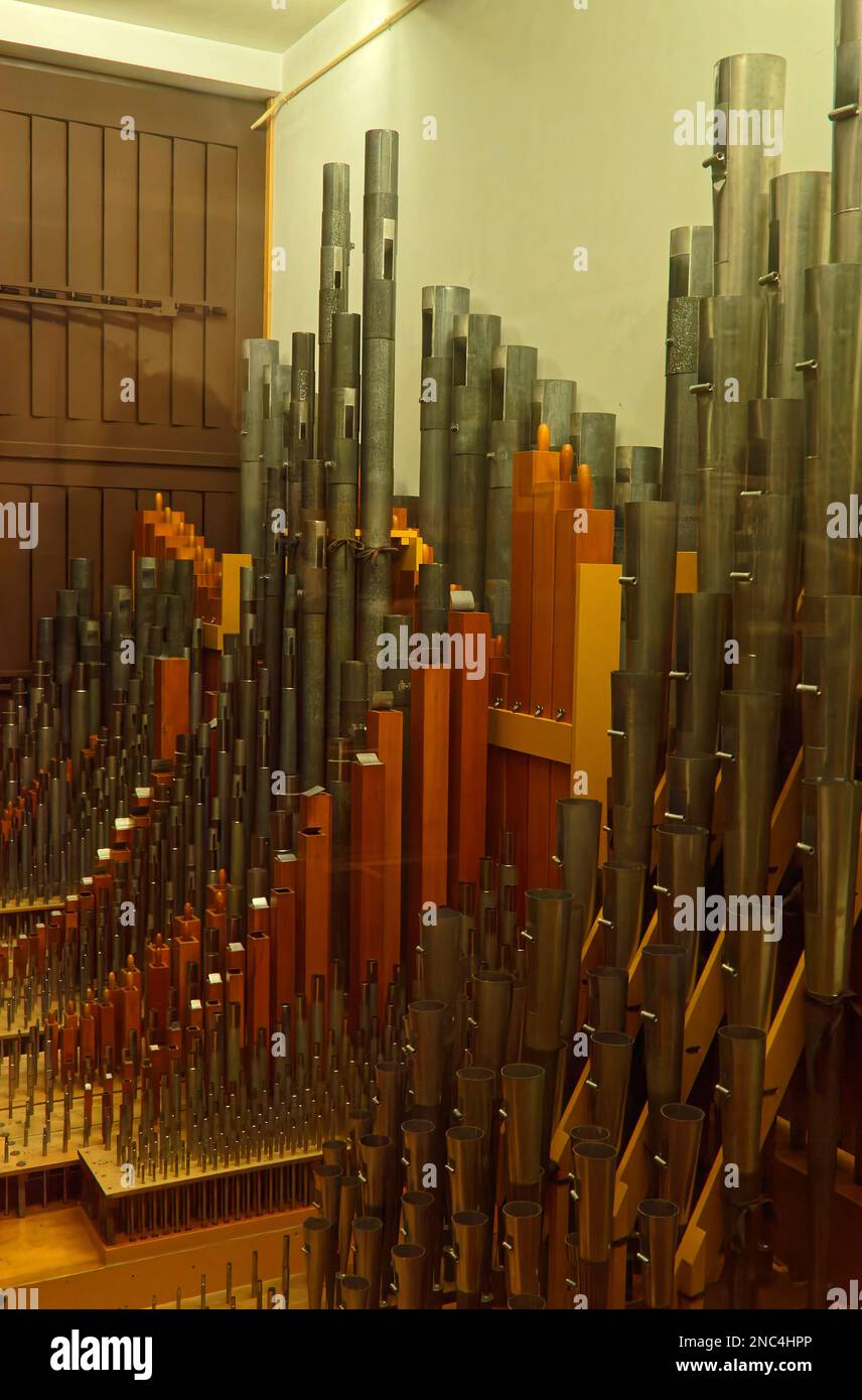 organ pipes, numerous sizes, very small to large, music, symphonic ...