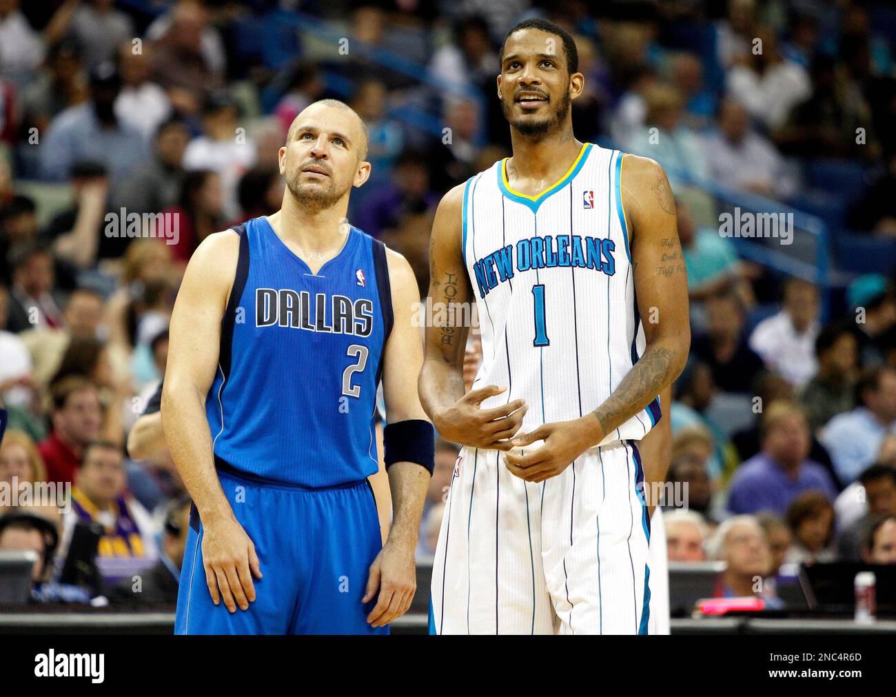 Dallas Mavericks point guard Jason Kidd (2) and New Orleans Hornets ...