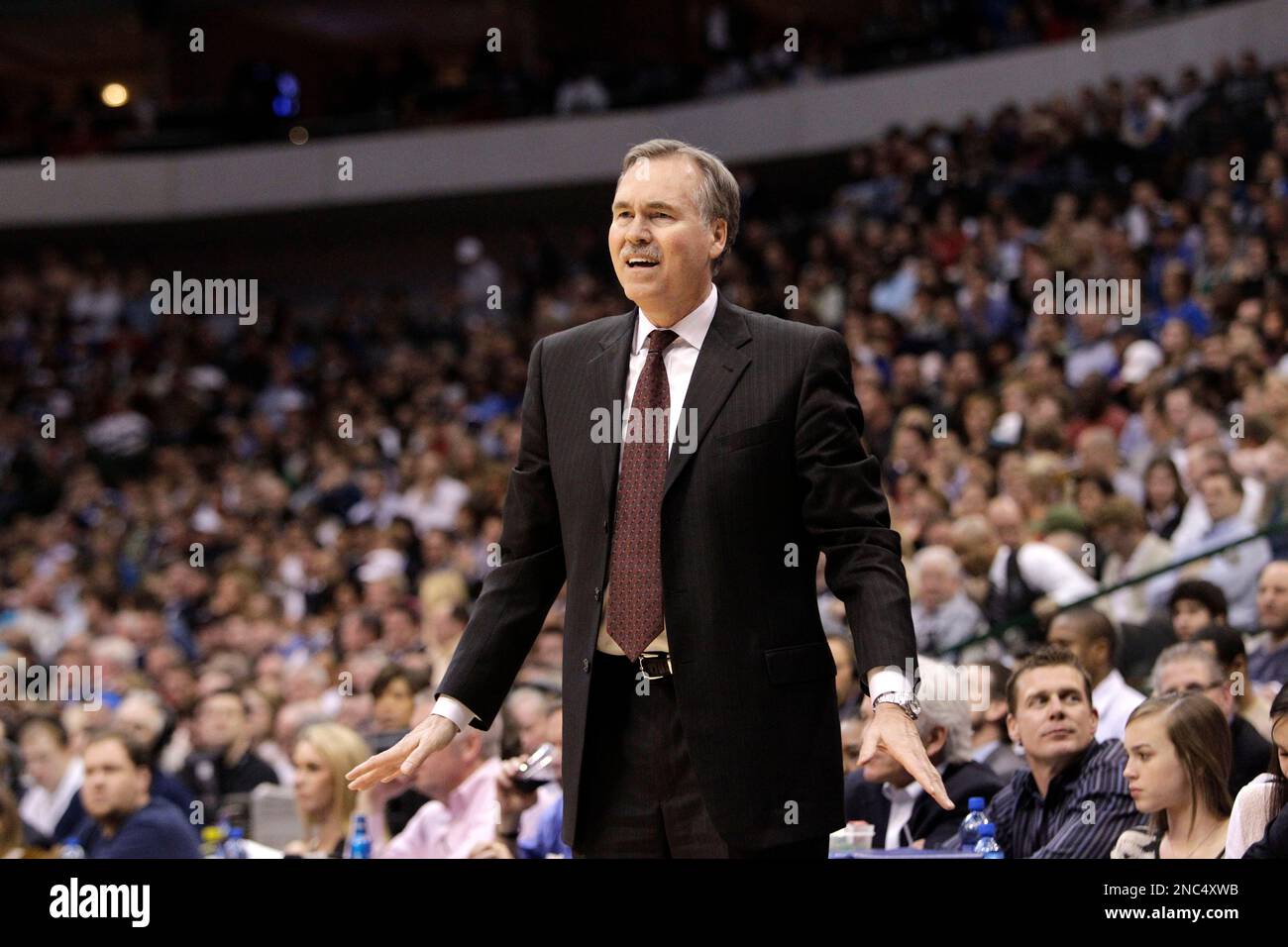 New York Knicks head coach Mike D'Antoni during an NBA basketball game ...