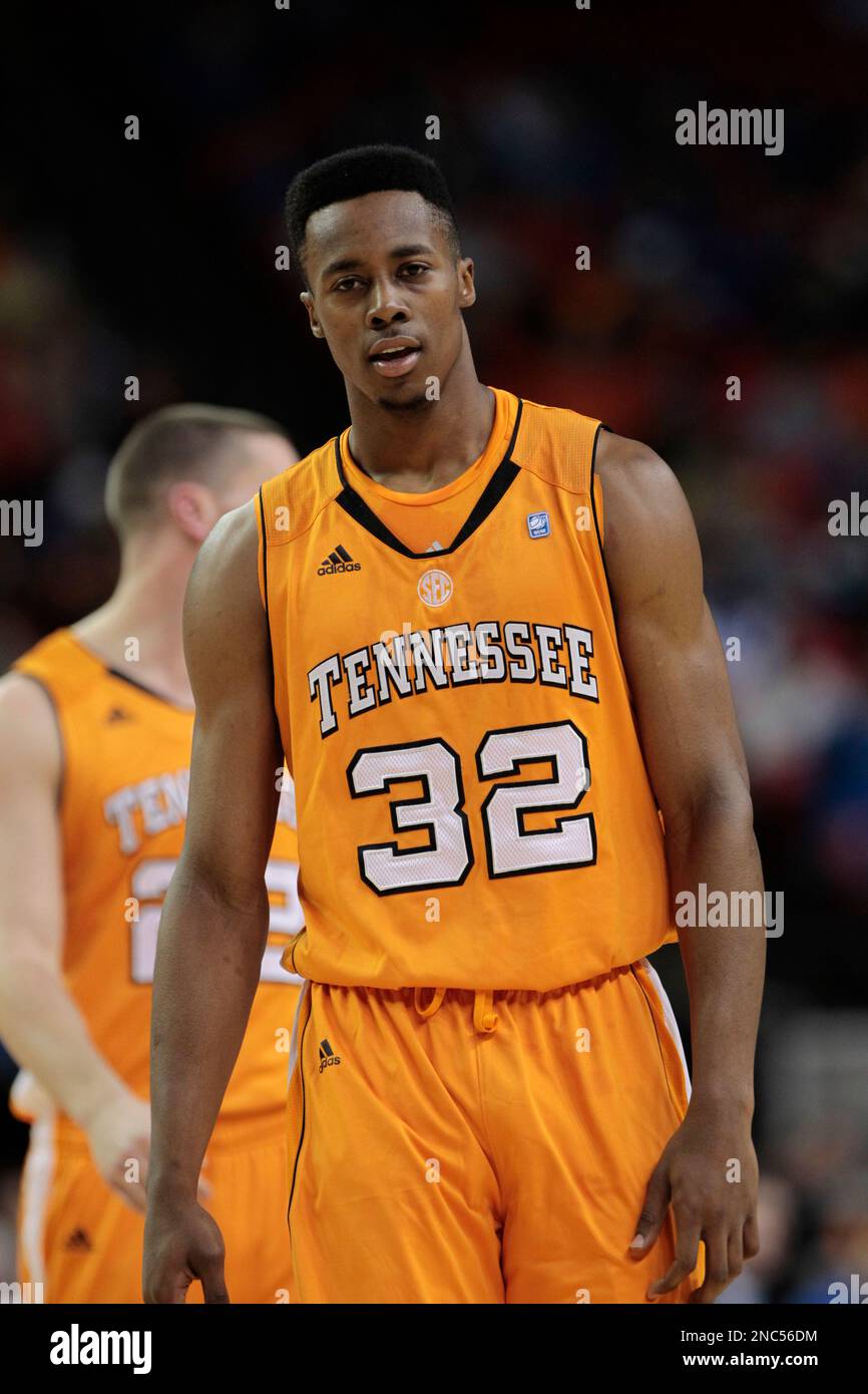 Tennessee guard Scotty Hopson (32) walks on the court during the first ...