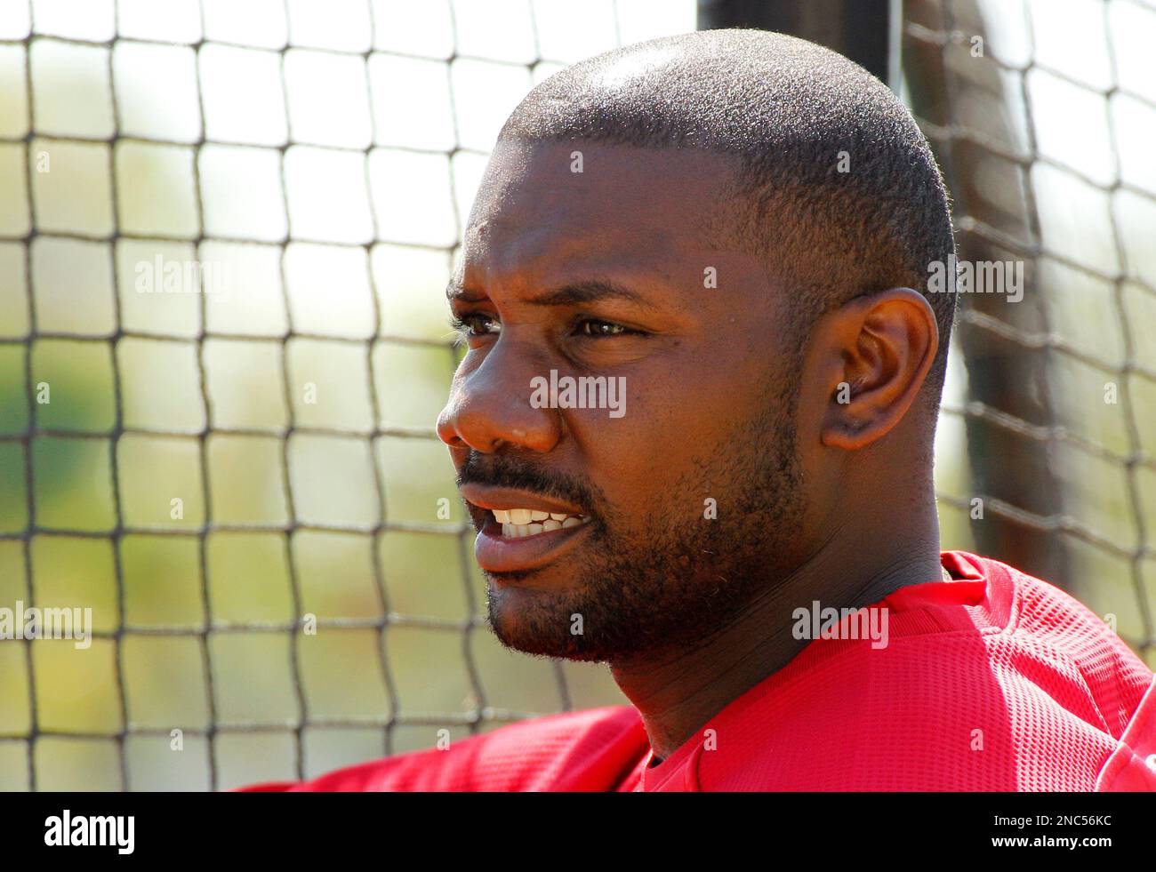 Philadelphia Phillies' Ryan Howard waits to hit before a spring ...