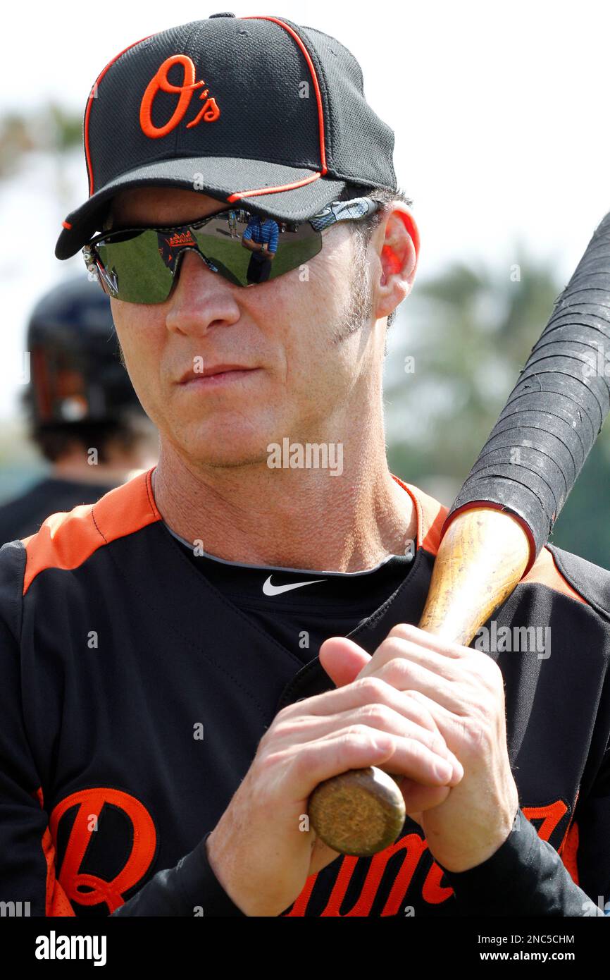 Baltimore Orioles' Brady Anderson waits to hit during a pre-game ...