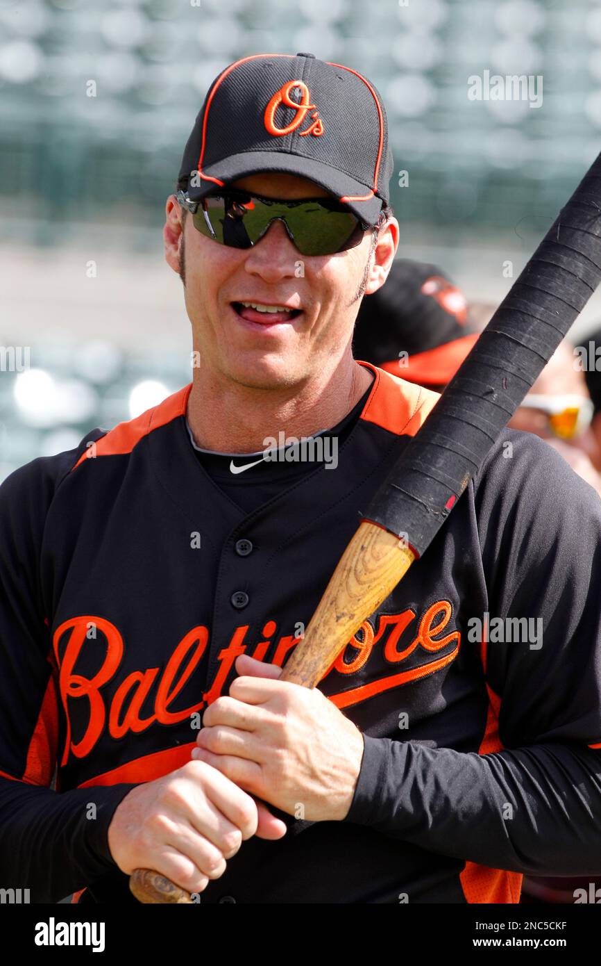 Baltimore Orioles' Brady Anderson waits to hit during a pre-game ...