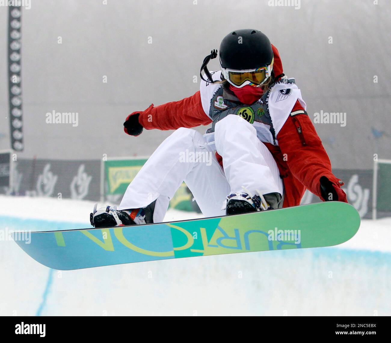 Hannah Teter of the United States competes in the women's halfpipe ...