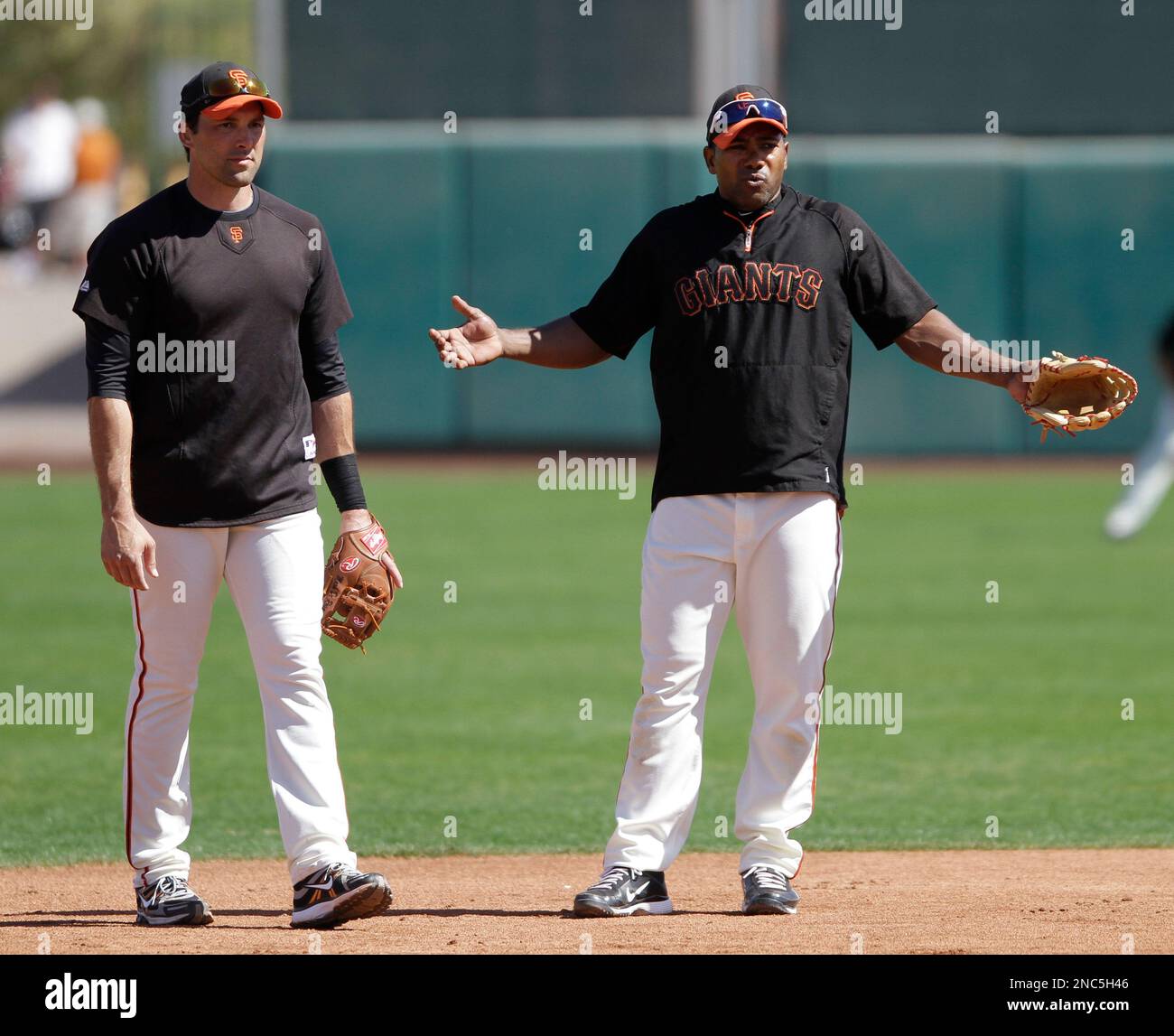 San Francisco Giants left fielder Mark DeRosa, left, and shortstop ...