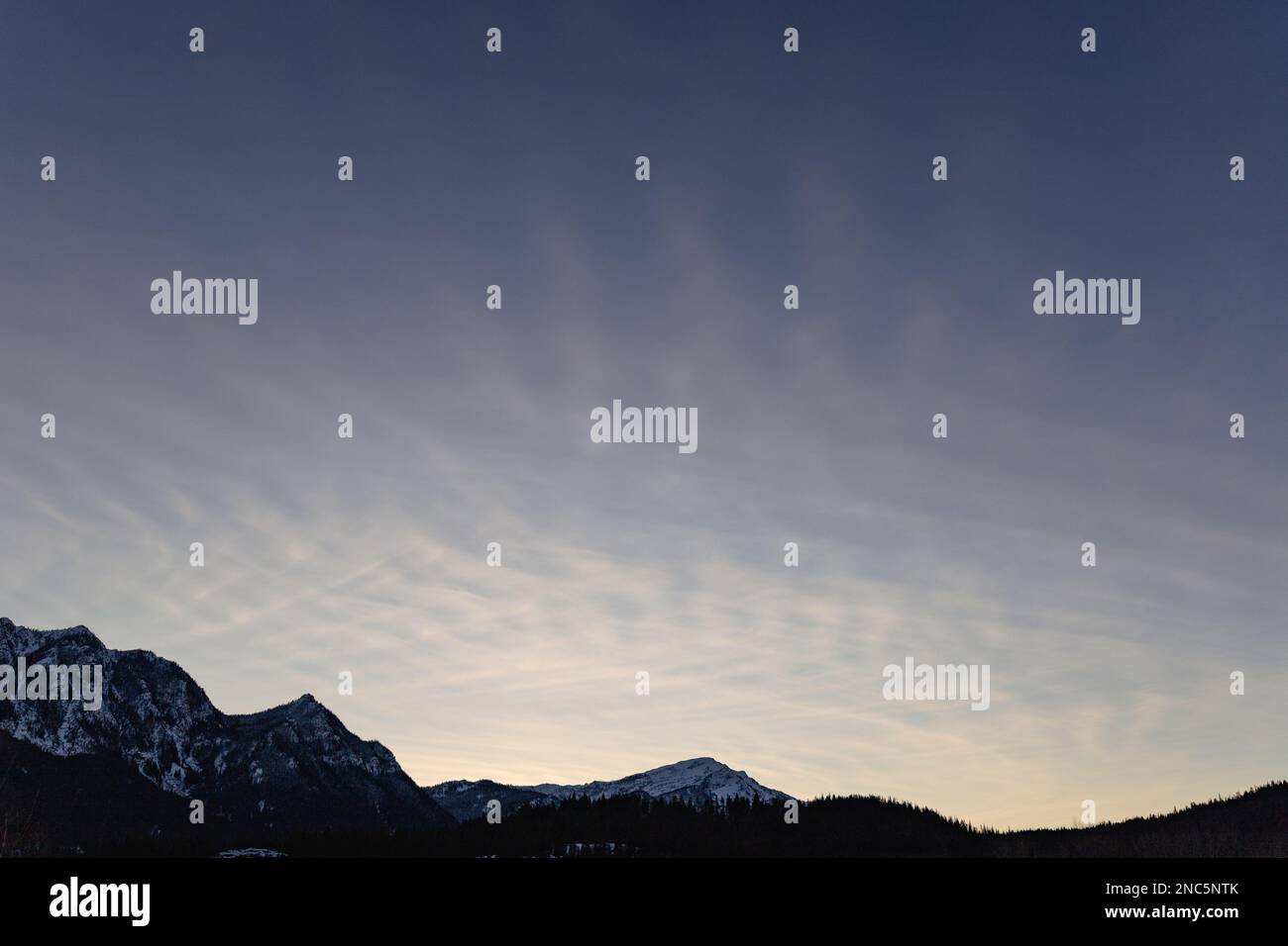 Cirrus mountain hi-res stock photography and images - Alamy