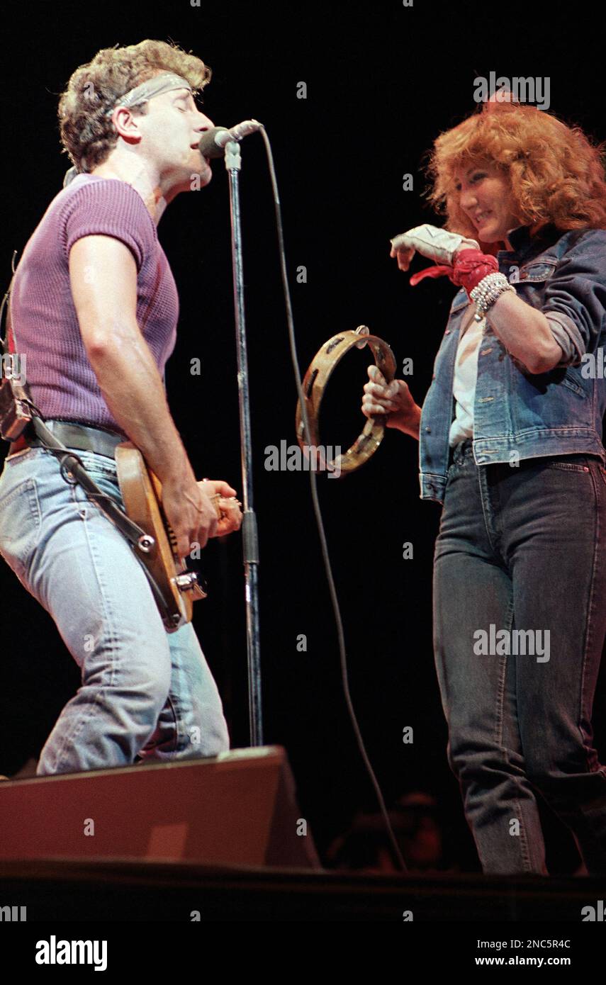 Bruce Springsteen and the E. Street Band perfom at Giants Stadium, East ...