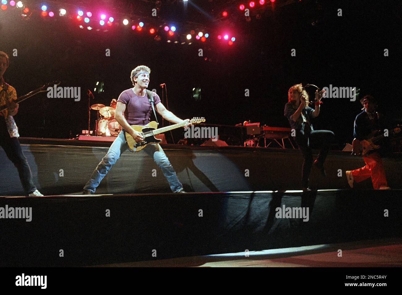 Bruce Springsteen and the E. Street Band perfom at Giants Stadium, East ...