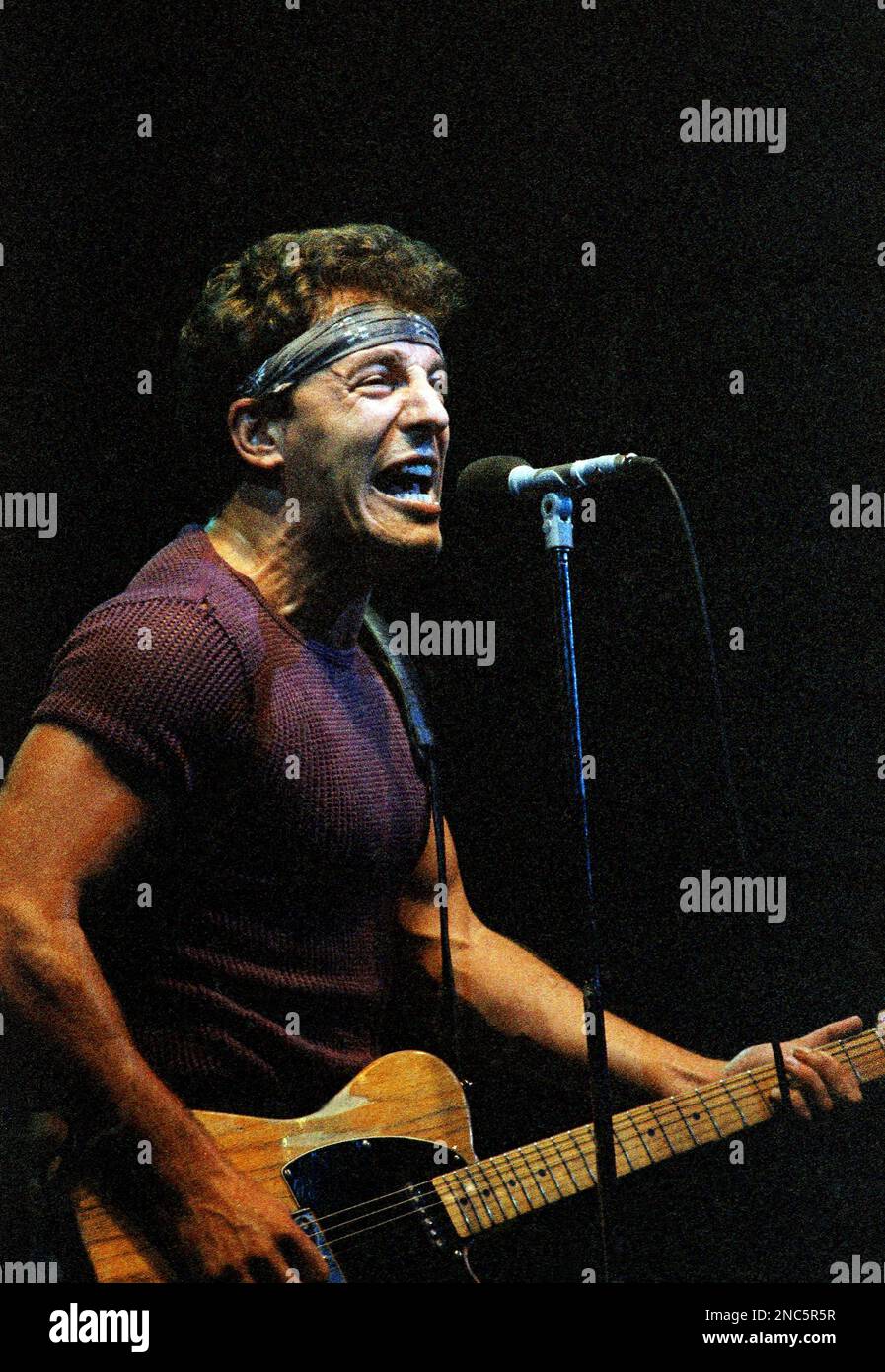 Bruce Springsteen and the E. Street Band perfom at Giants Stadium, East ...