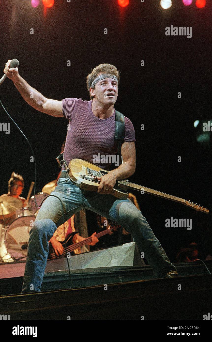 Bruce Springsteen and the E. Street Band perfom at Giants Stadium, East ...