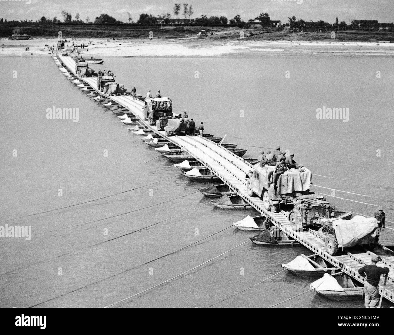 New Zealand infantry crossed the River Po in assault craft, in Italy ...