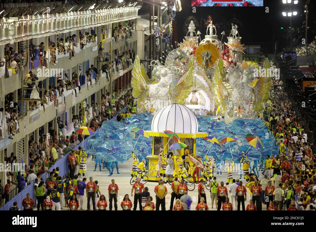Dancers perform on a Sao Clemente samba school float during carnival ...