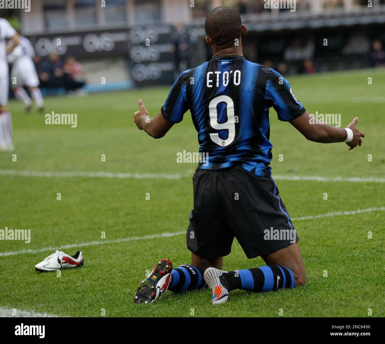 Inter Milan forward Samuel Eto'o, of Cameroon, reacts after missing a ...