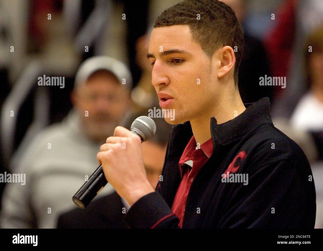 Washington State guard Klay Thompson apologizes to the crowd before an ...