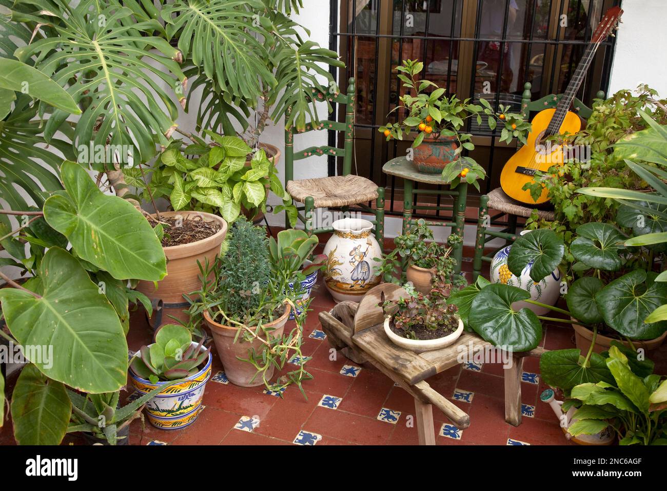 Andalusian courtyard hi-res stock photography and images - Alamy