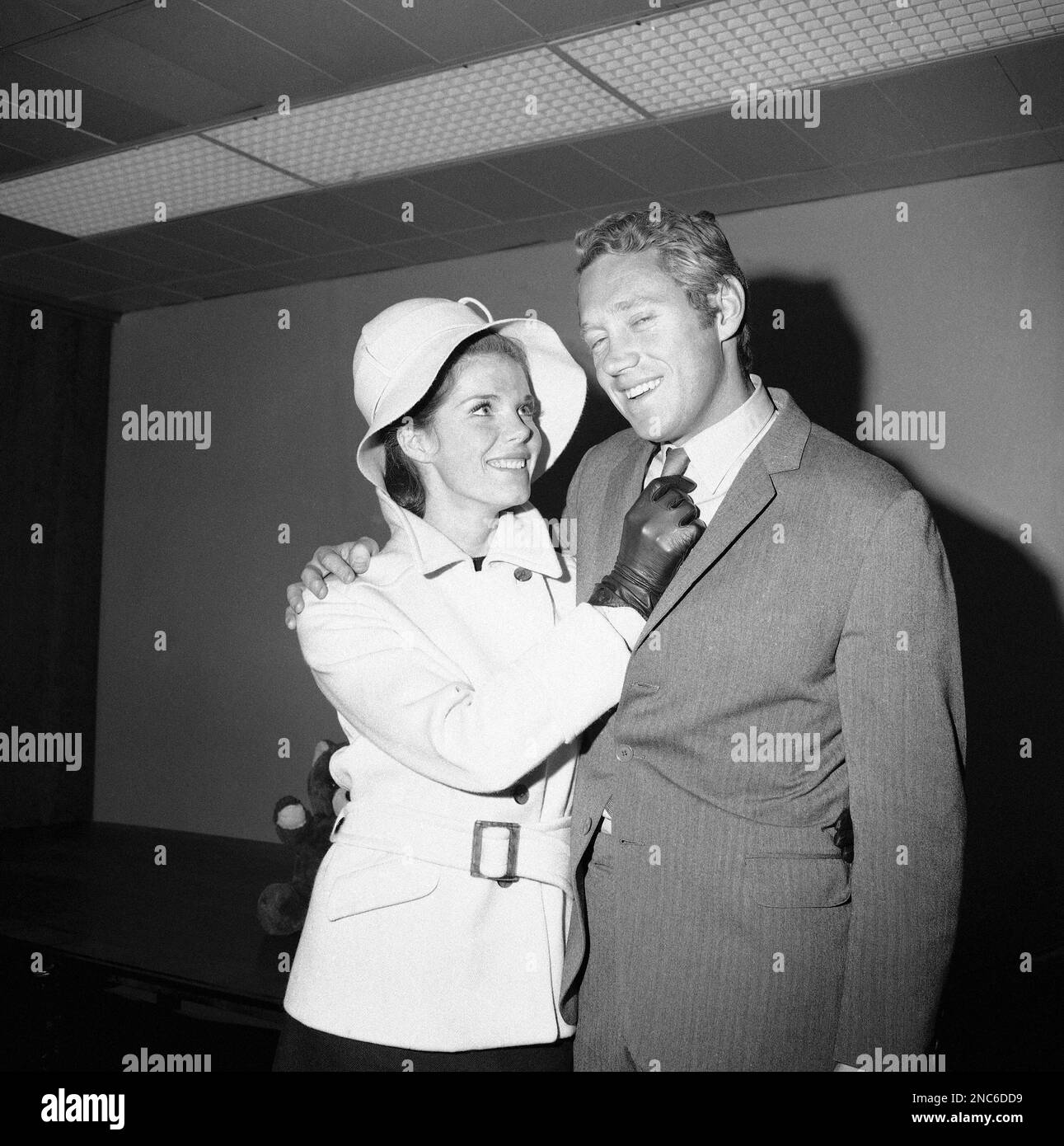 Actor Tom Stern and his bride, British actress Samantha Eggar, arrived ...
