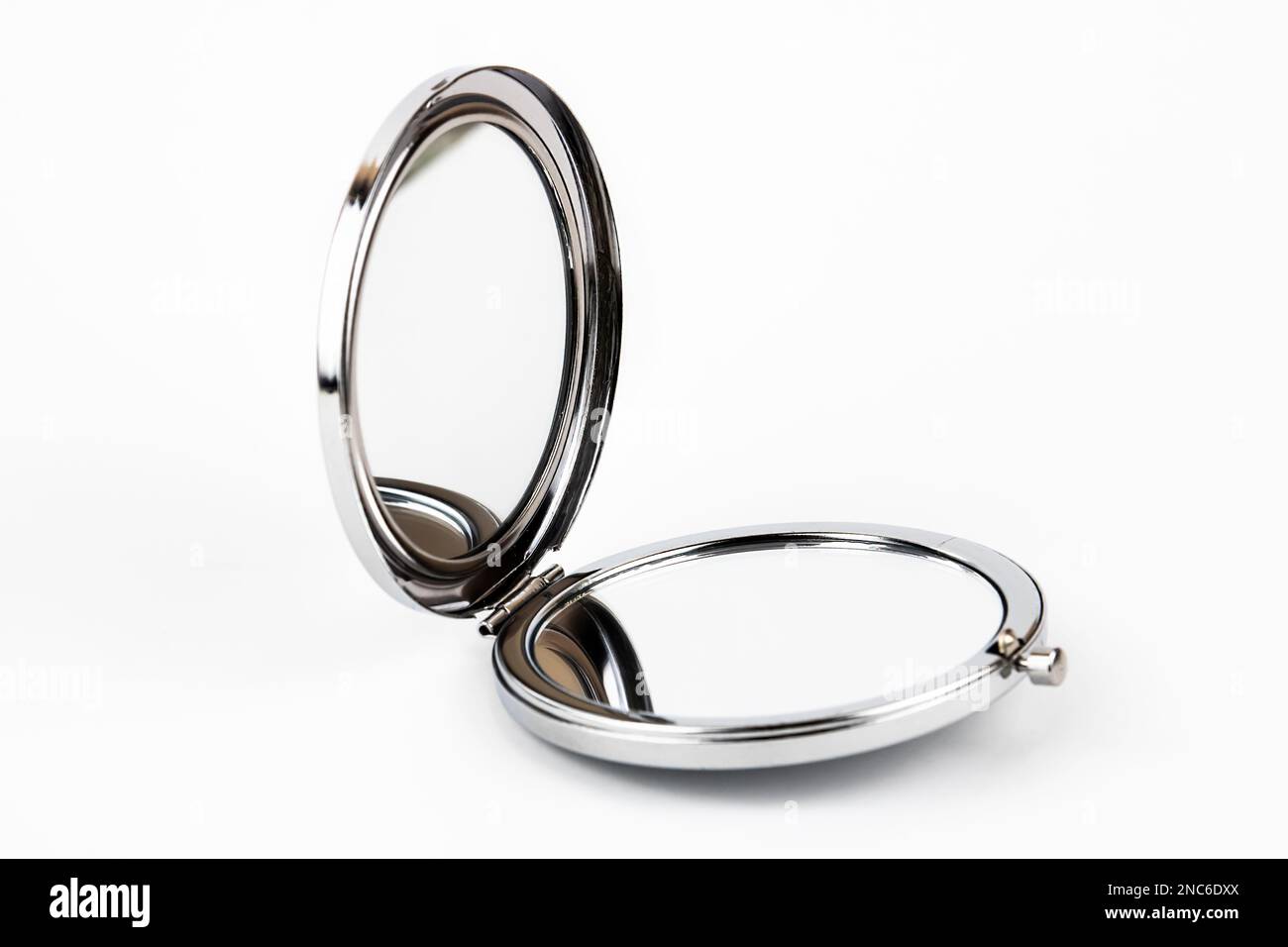 Mirror objects hi-res stock photography and images - Alamy