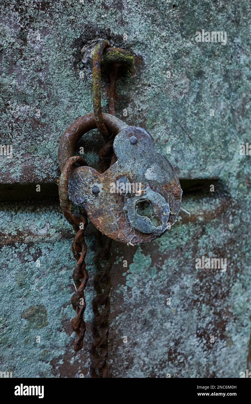 An old padlock and chain covered in cobwebs Stock Photo - Alamy