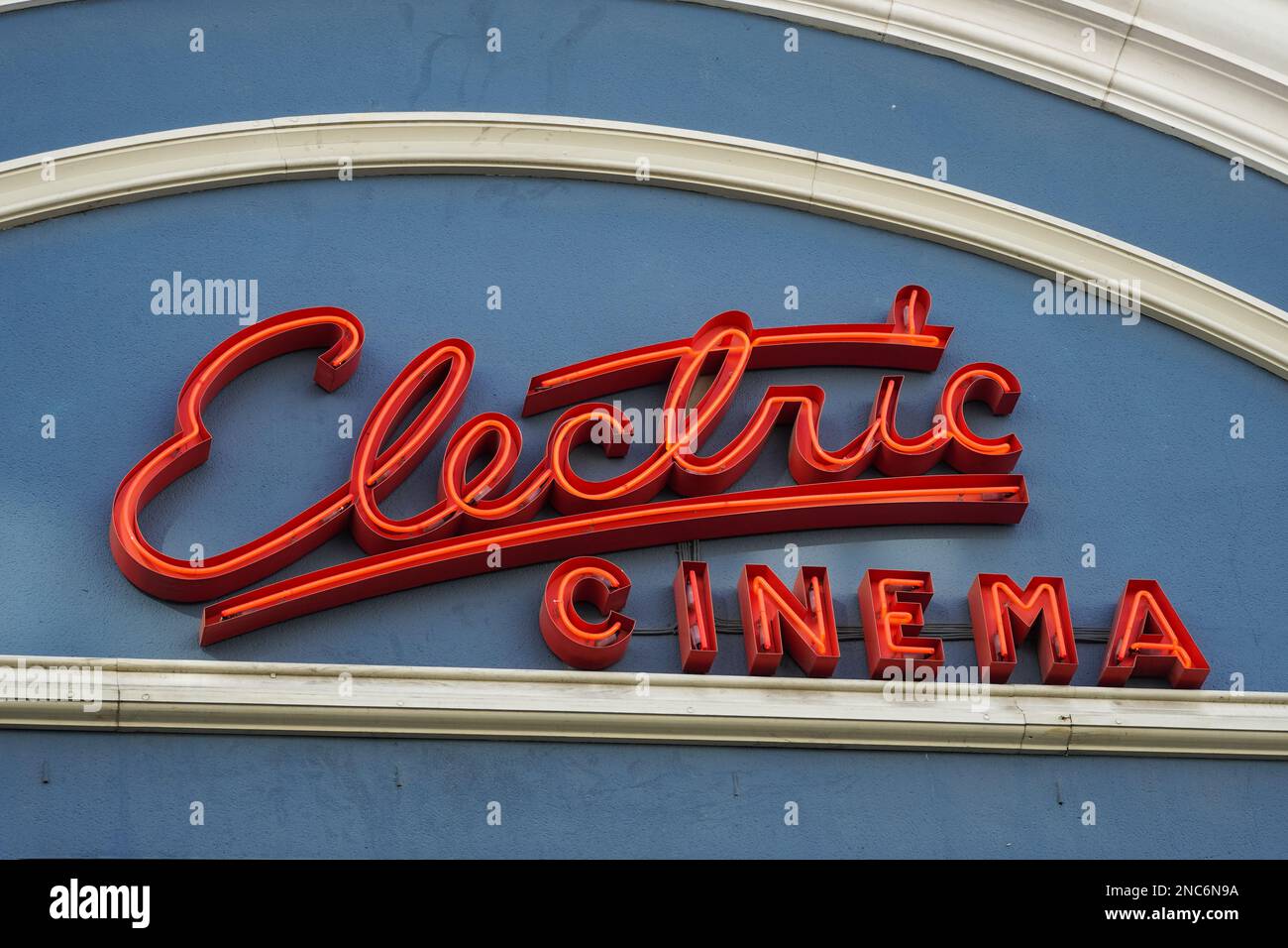 Cinema sign london hi-res stock photography and images - Alamy