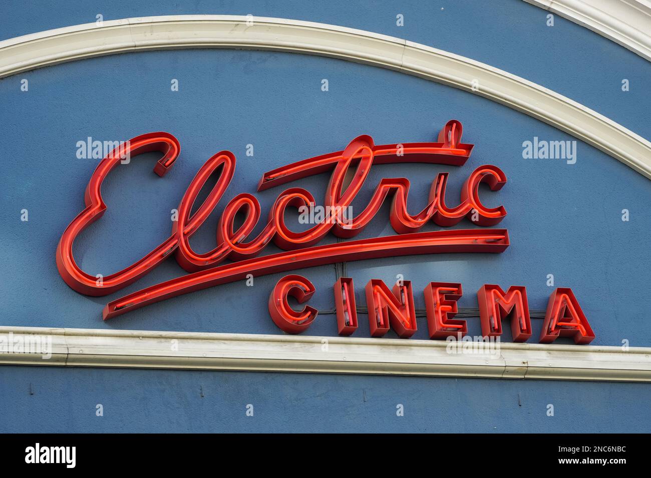 Cinema sign london hi-res stock photography and images - Alamy