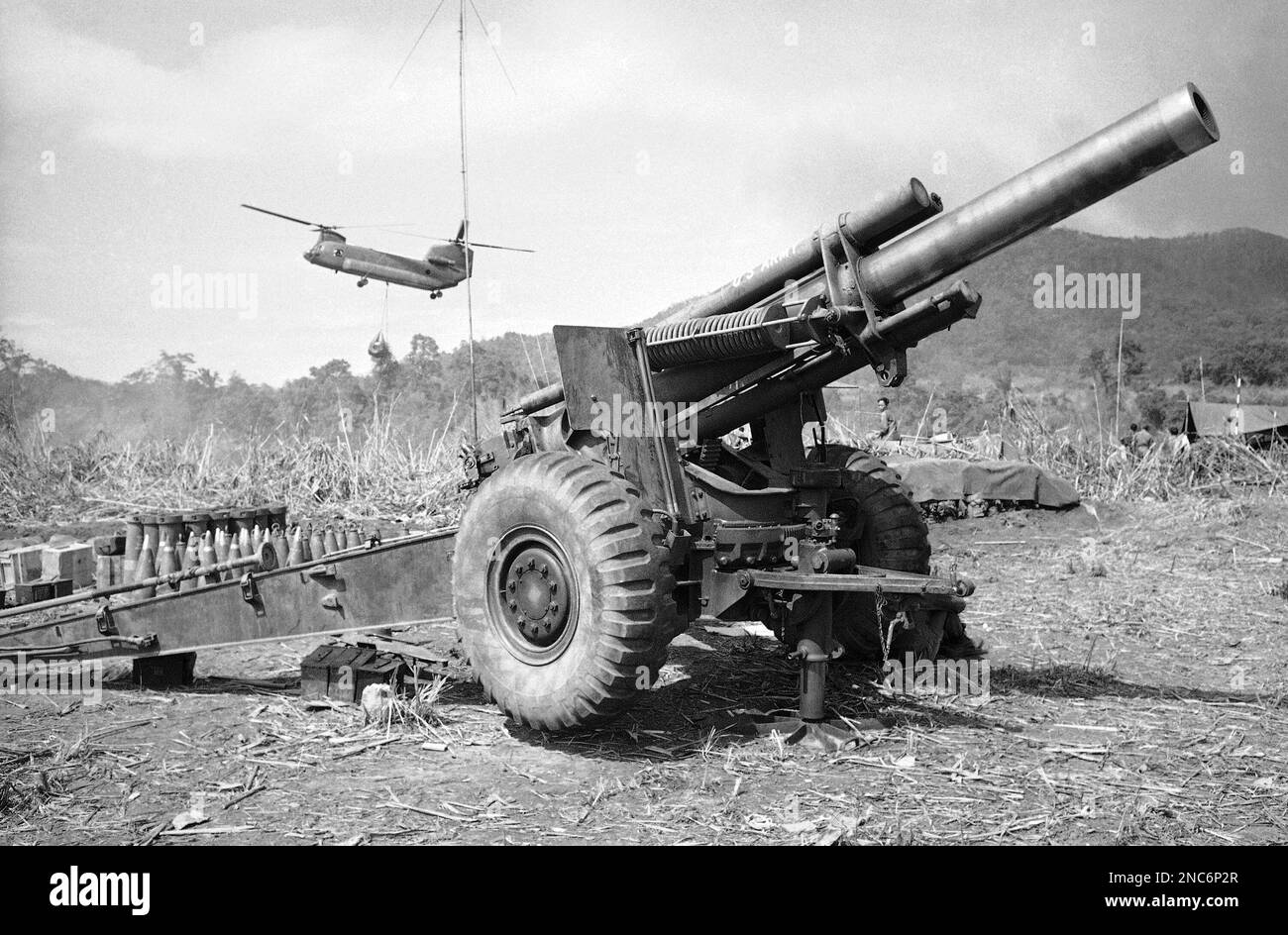 US Artillery (155) guns, served by Vietnamese soldiers, at artillery ...