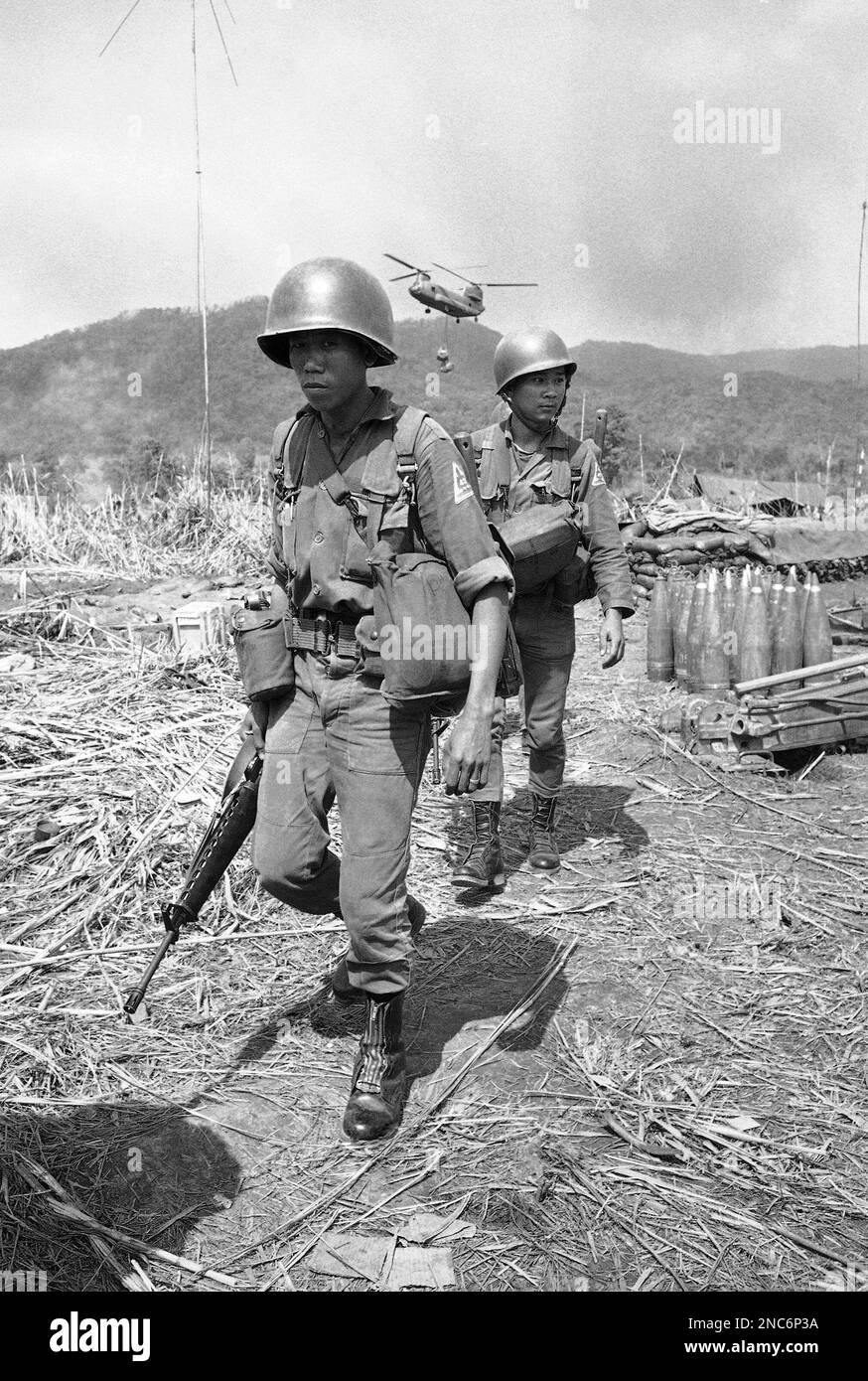 US Artillery (155) guns, served by Vietnamese soldiers, at artillery ...