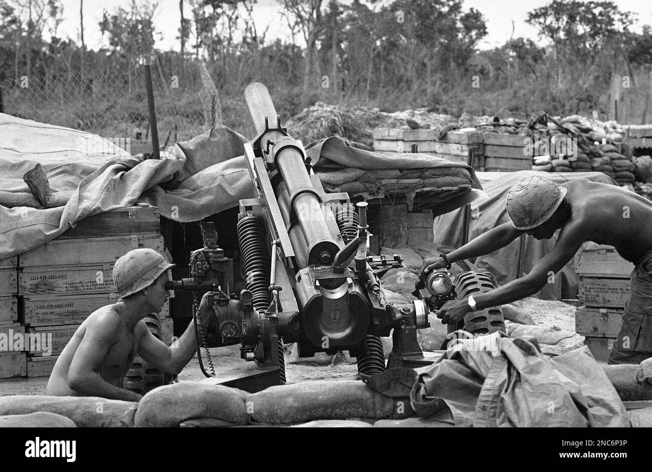 American soldiers in the 1st cavalry division prepare in Vietnam on ...